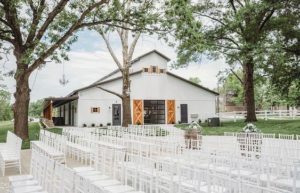 26 Beautiful Barn Wedding Venues in Kansas City - lovelyweddingskc.com