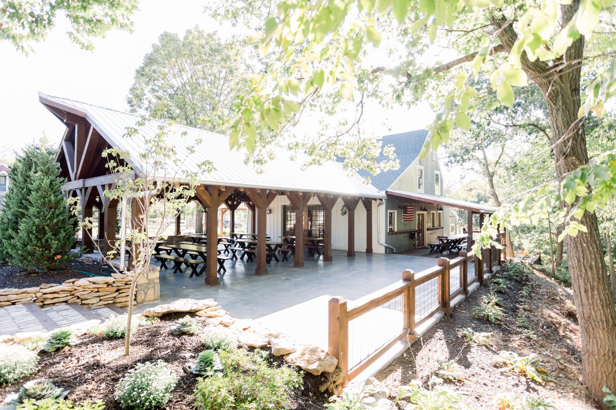 26 Beautiful Barn Wedding Venues in Kansas City - lovelyweddingskc.com